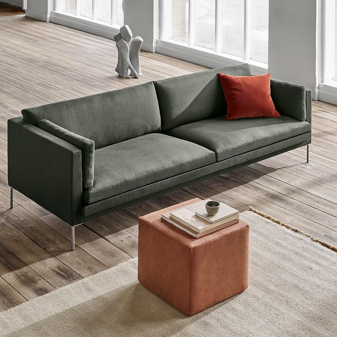 en flott elegant sofa fra Juul - i tekstil eller lær - Carstens Design ...